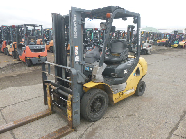 USED DIESEL FORKLIFT KOMATSU FD25T-17 306607 (F.UCHIYAMA & CO.,LTD.)
