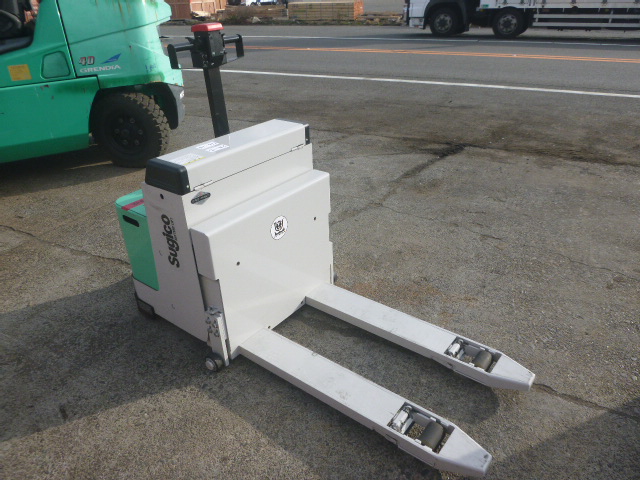 USED PALLET TRUCK FORKLIFT SUGICO LW131AU-570 5C608402 (F.UCHIYAMA & CO ...