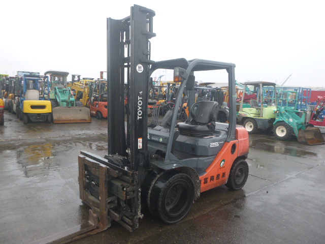 USED DIESEL FORKLIFT TOYOTA 52-8FD25 33917 (F.UCHIYAMA & CO.,LTD.)