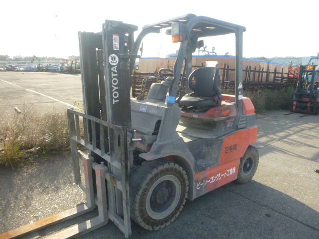 USED COUNTER BALANCE FORKLIFT TOYOTA 7FB30 17900 (F.UCHIYAMA & CO.,LTD.)